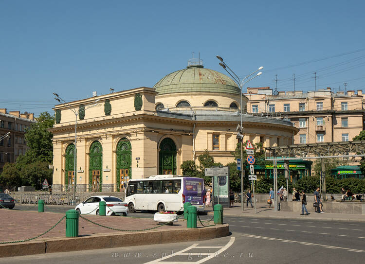 Станция метро «Нарвская» в Санкт-Петербурге